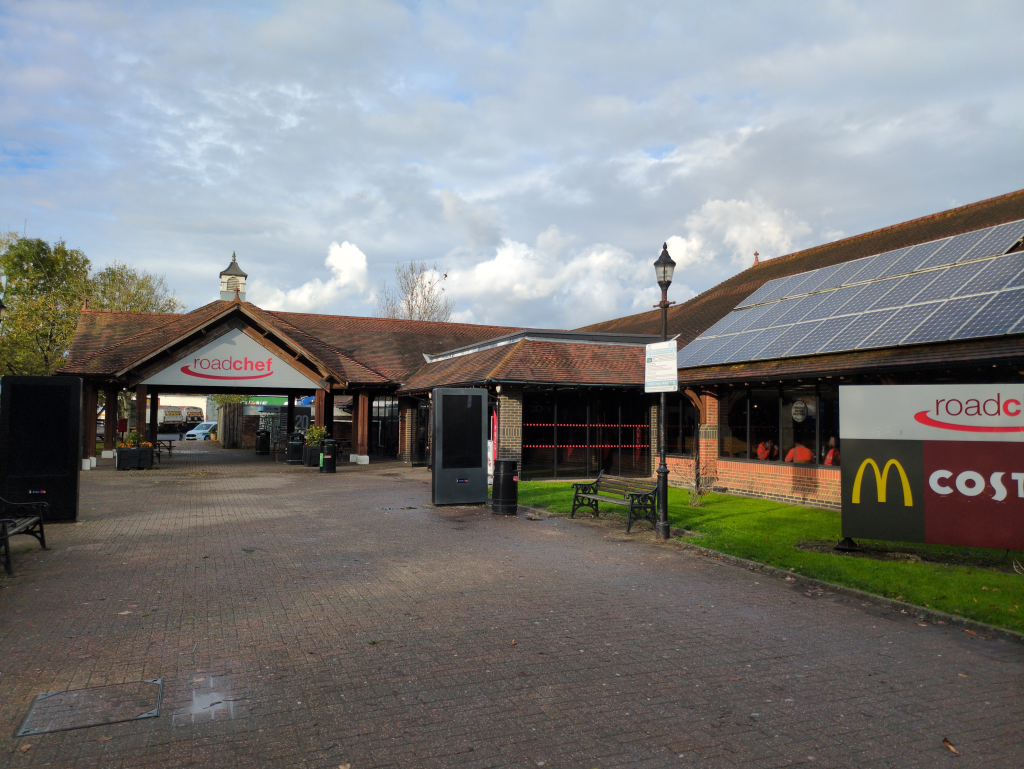 Clacket Lane Services on M25 - Review October 25